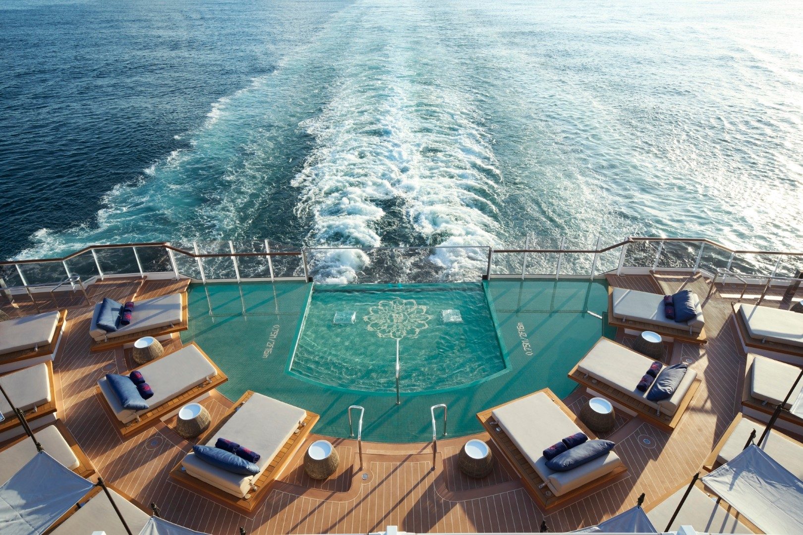 Bars & Lounges | Cruise Amenities