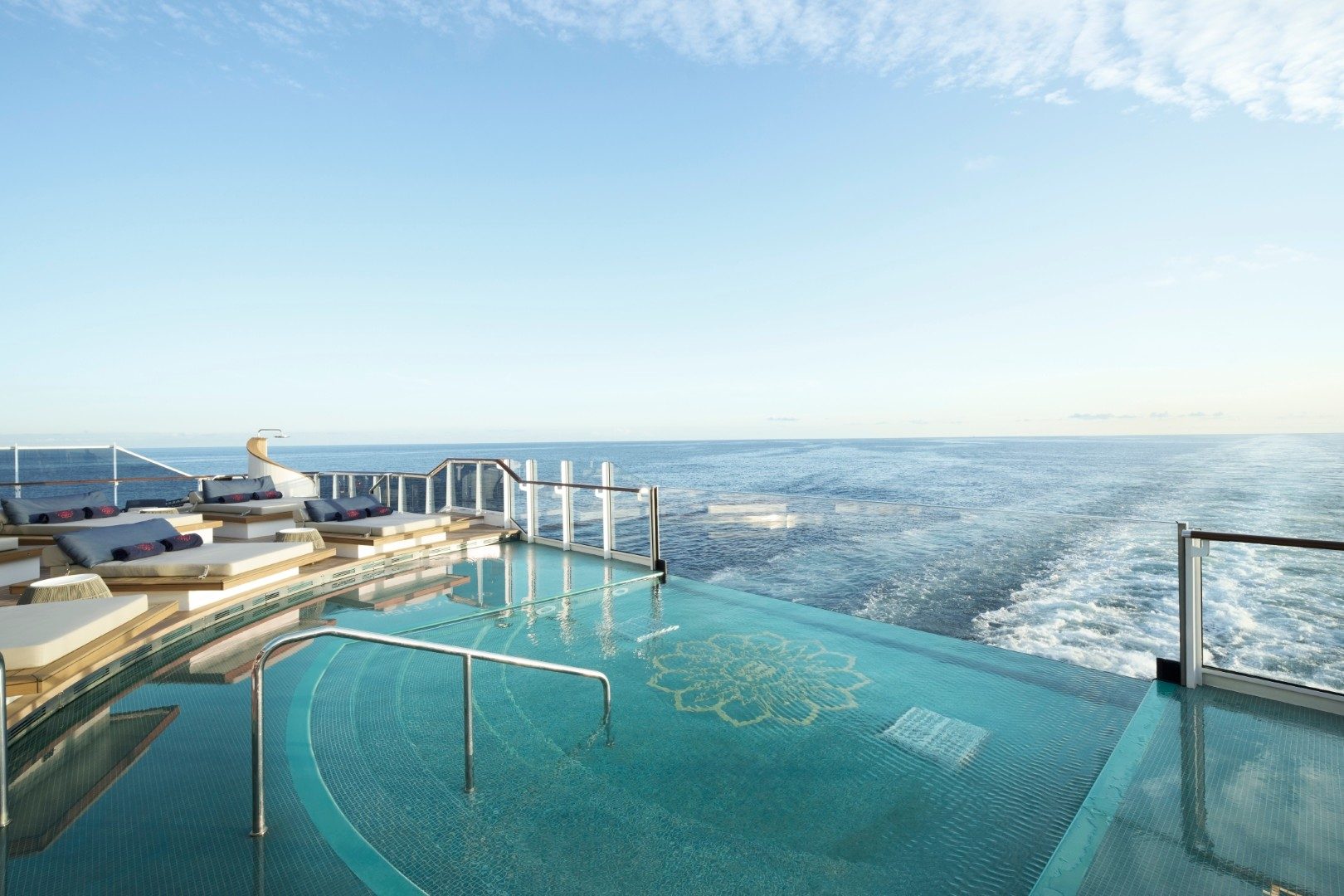 Bars & Lounges | Cruise Amenities