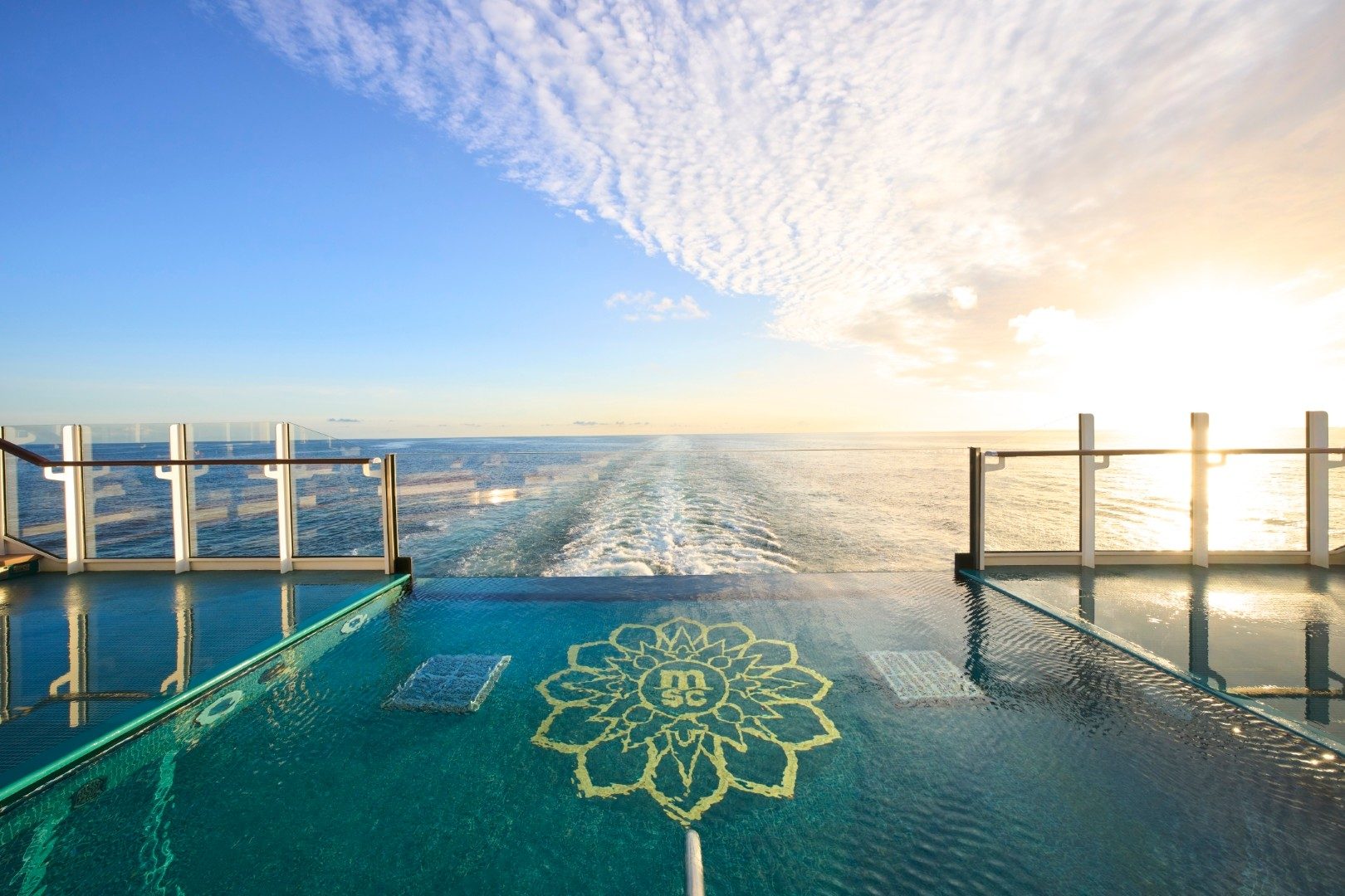 Bars & Lounges | Cruise Amenities