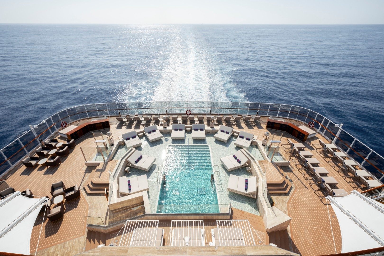 Bars & Lounges | Cruise Amenities