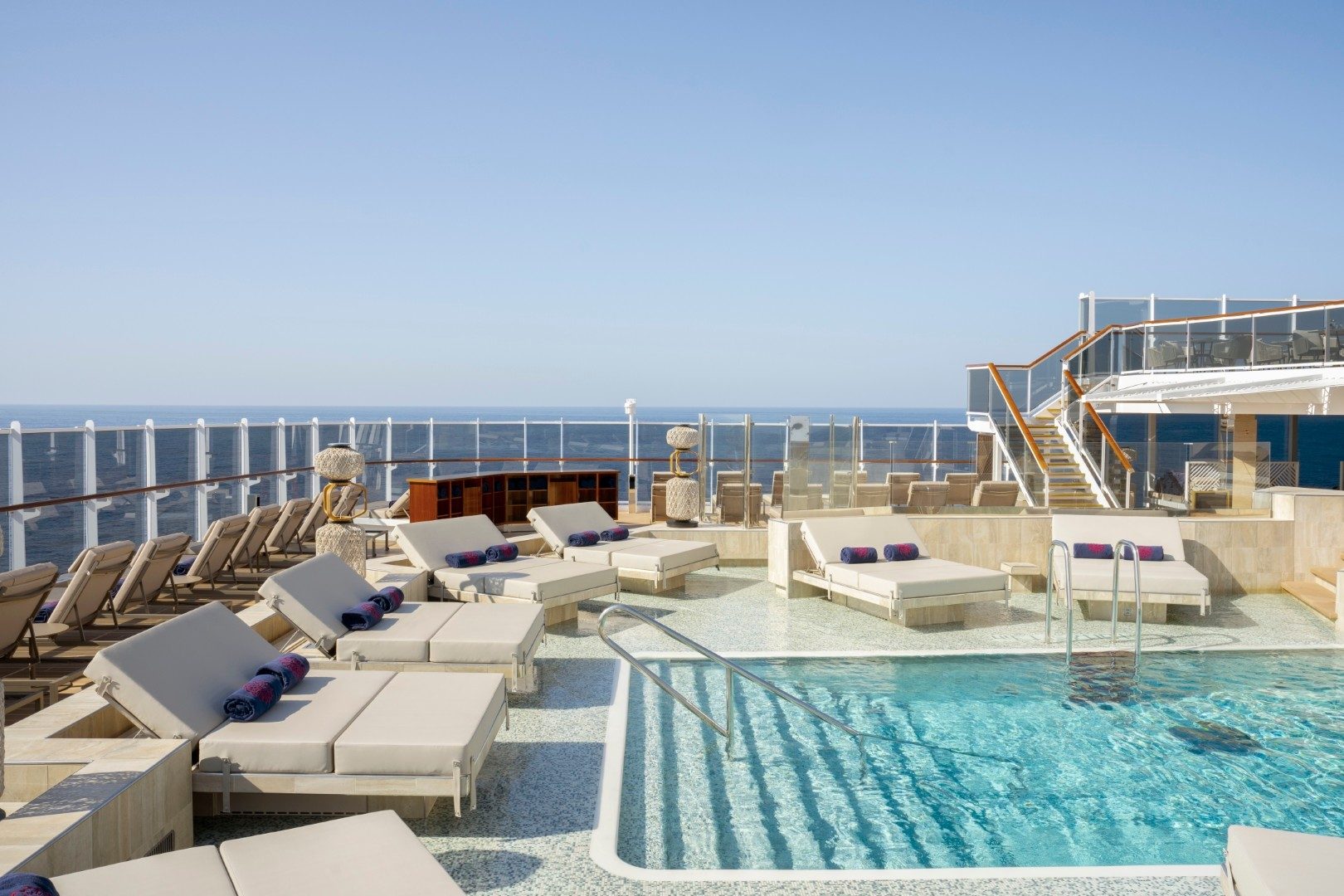 Bars & Lounges | Cruise Amenities