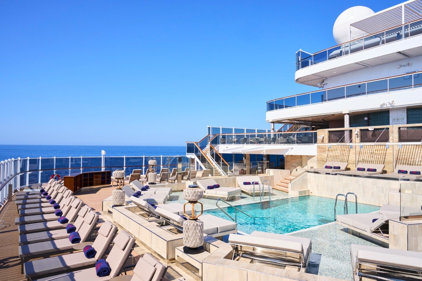 Bars & Lounges | Cruise Amenities