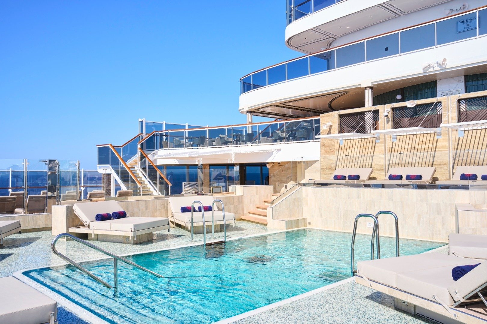 Bars & Lounges | Cruise Amenities