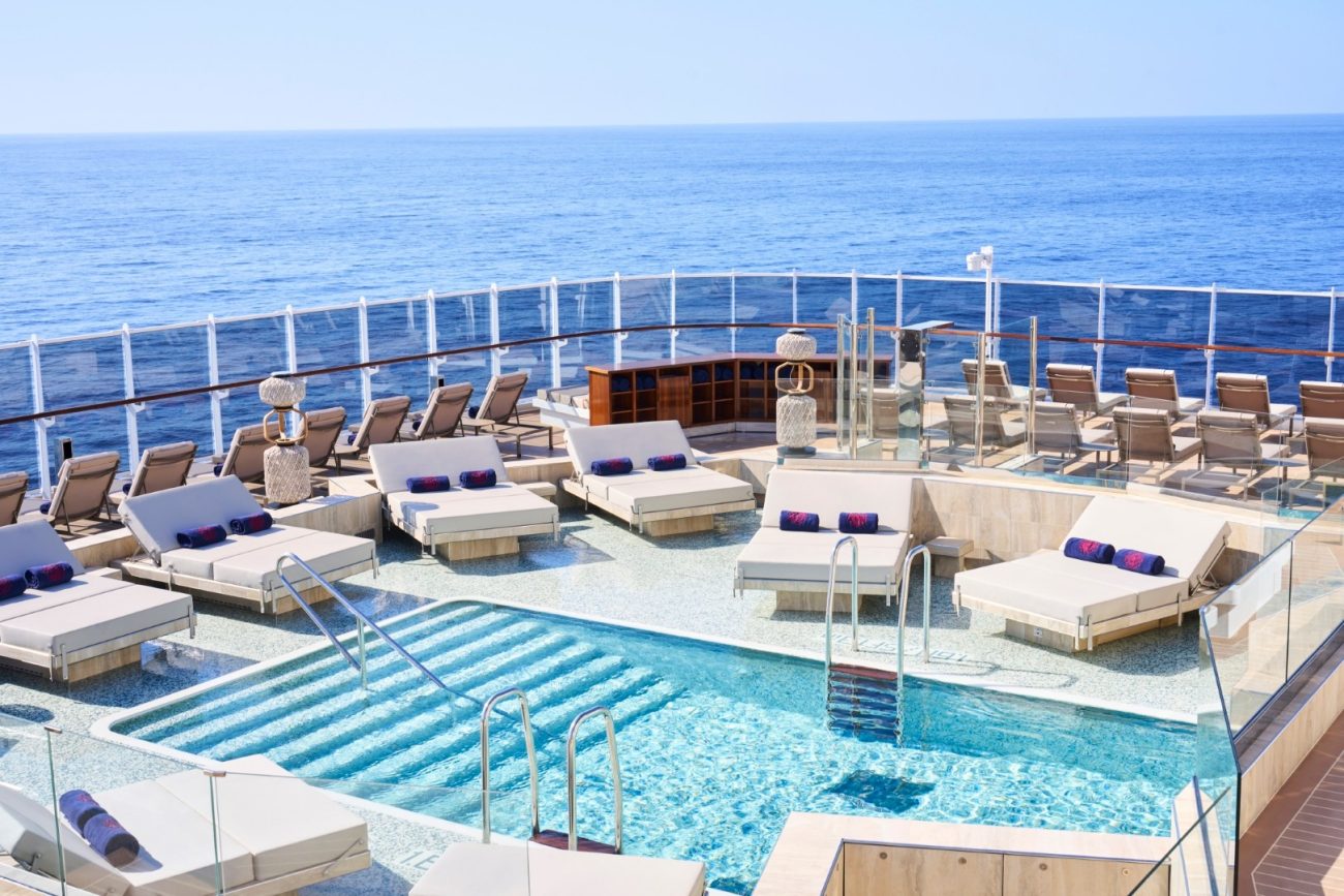 Bars & Lounges | Cruise Amenities