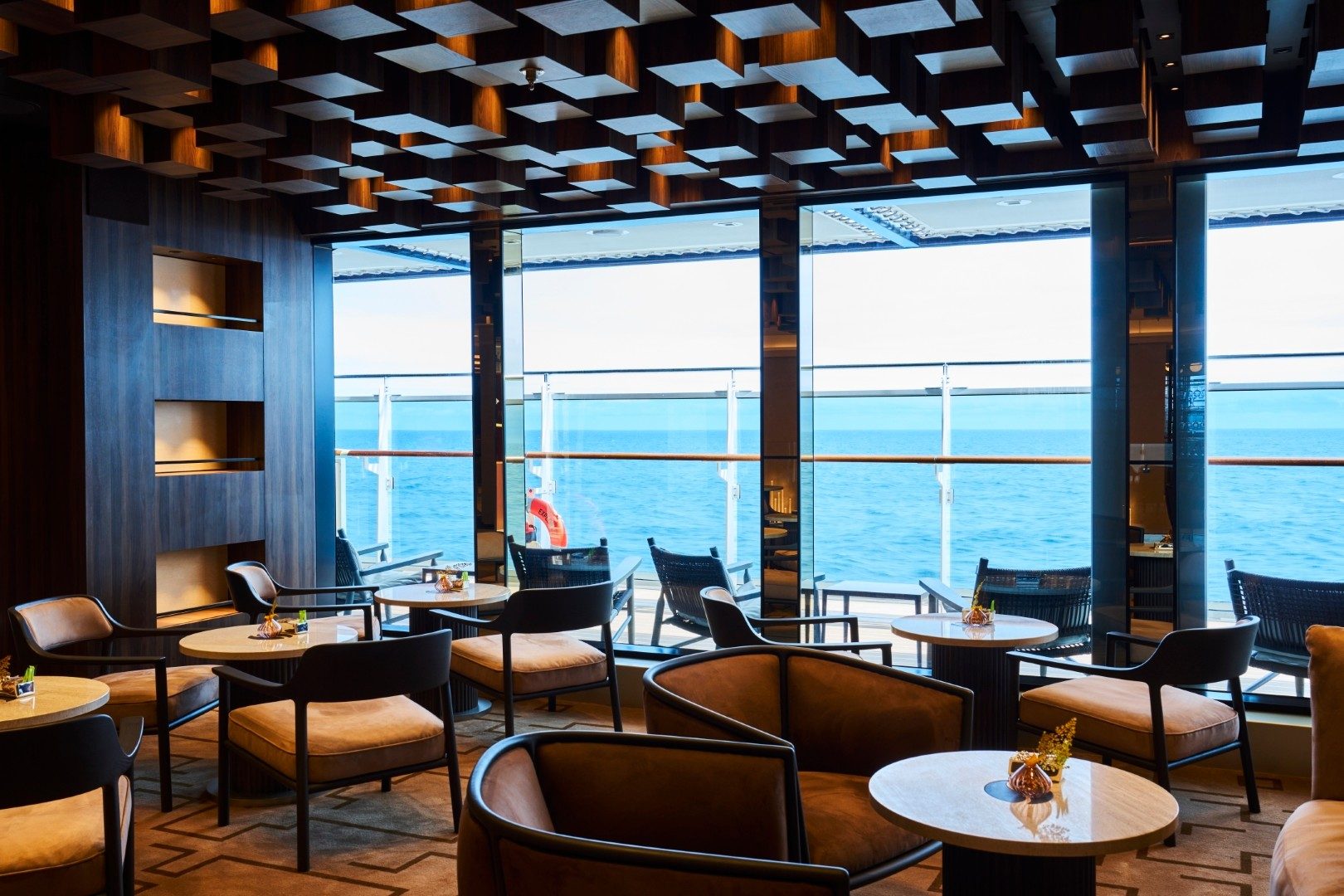 Bars & Lounges | Cruise Amenities