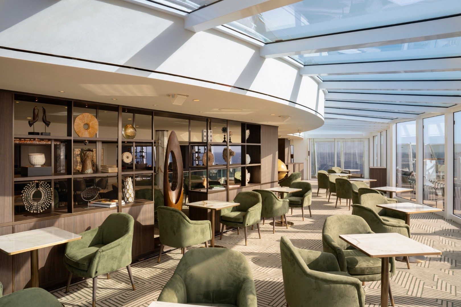 Bars & Lounges | Cruise Amenities