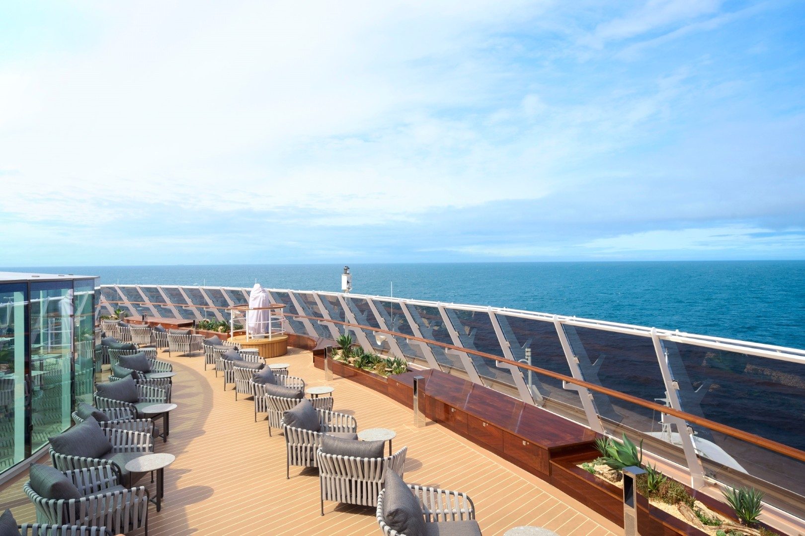 Bars & Lounges | Cruise Amenities