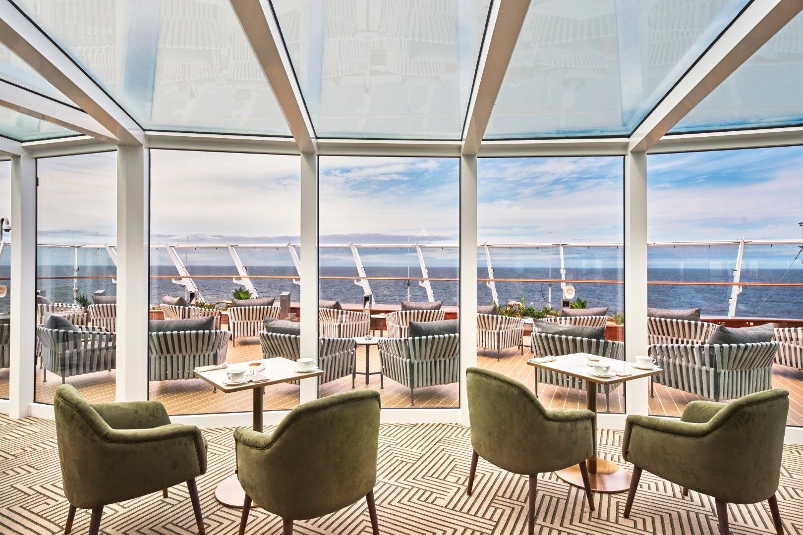 Bars & Lounges | Cruise Amenities