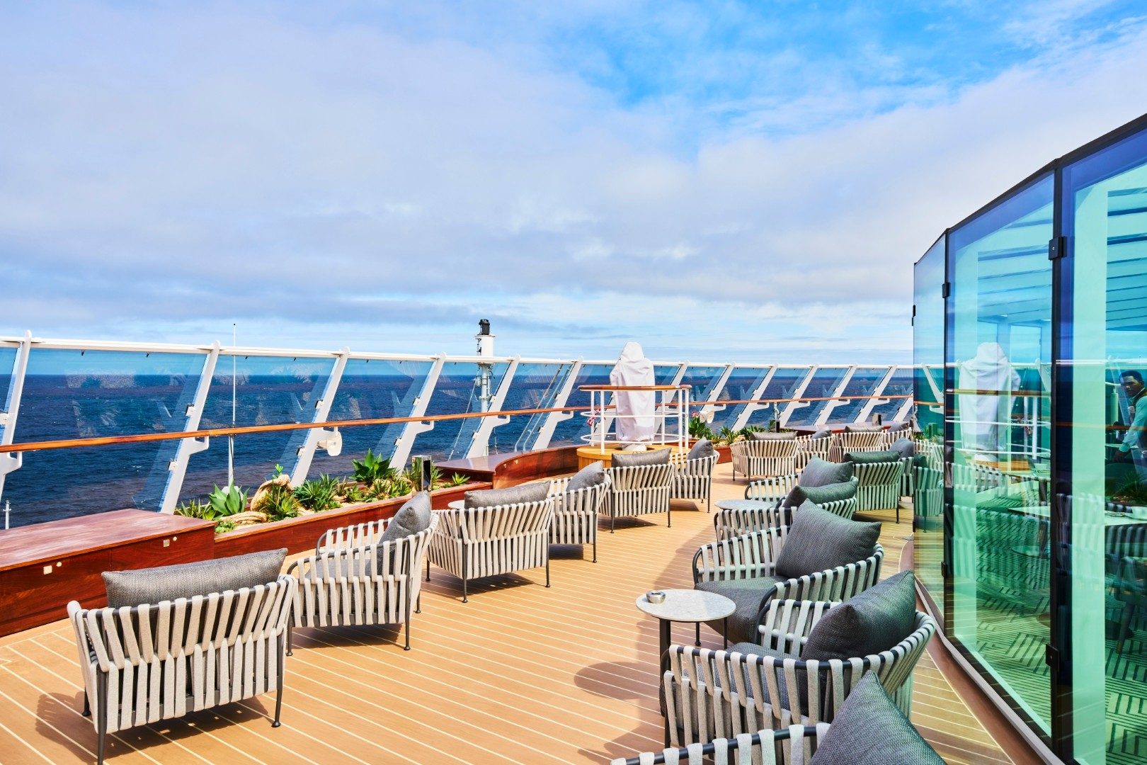 Bars & Lounges | Cruise Amenities