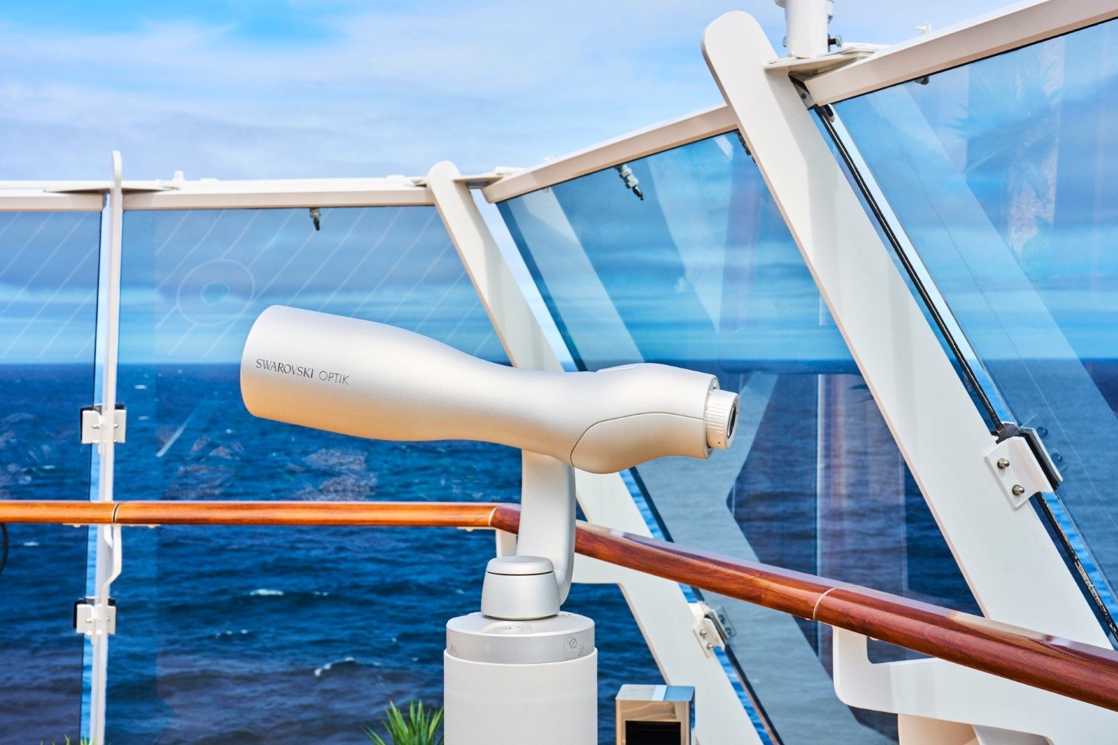 Bars & Lounges | Cruise Amenities