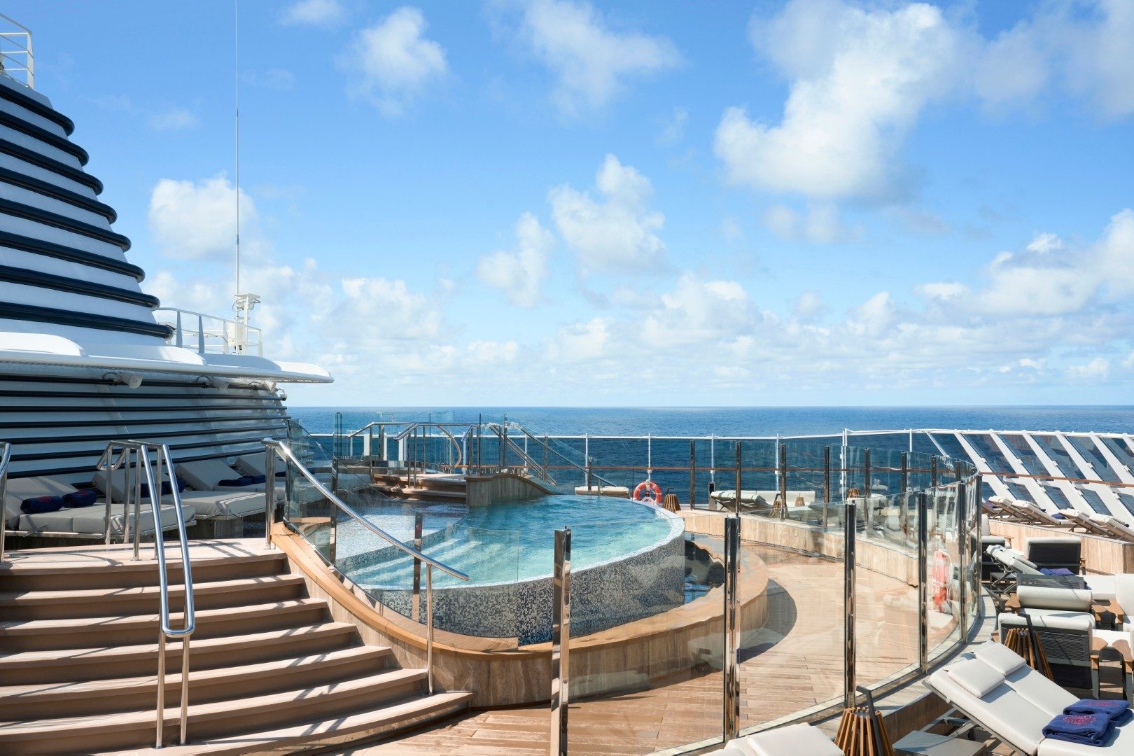 Bars & Lounges | Cruise Amenities