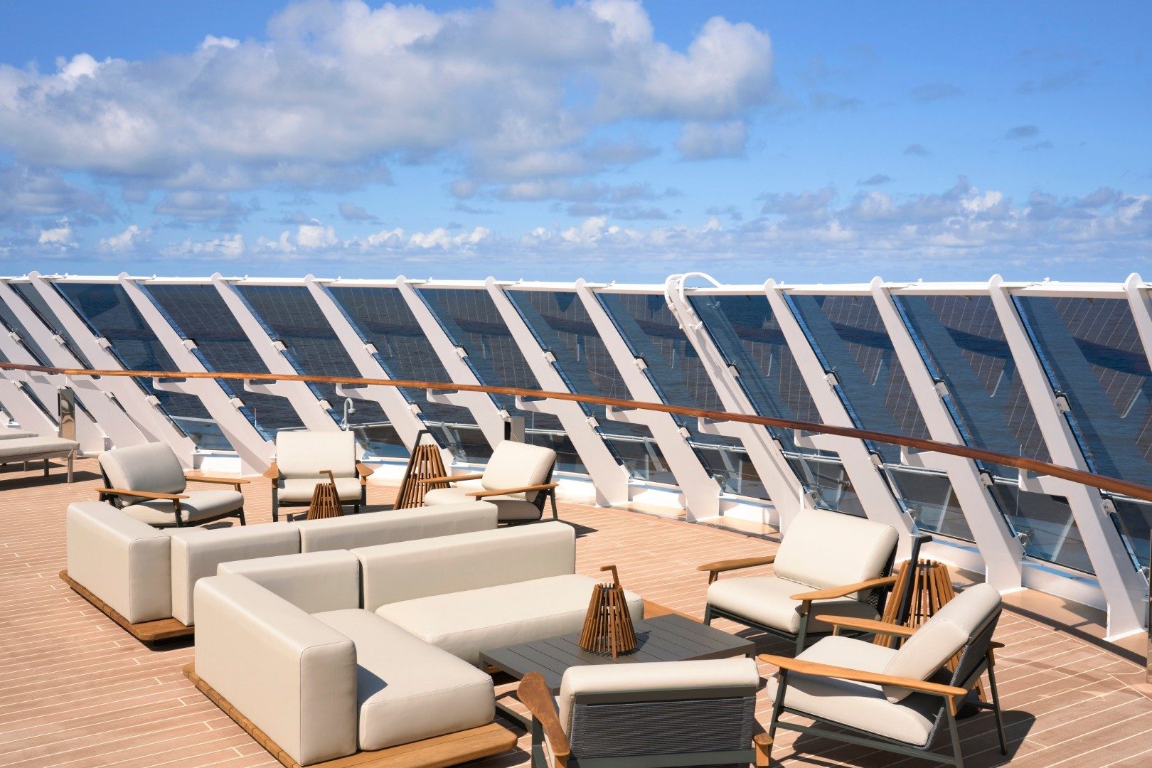 Bars & Lounges | Cruise Amenities