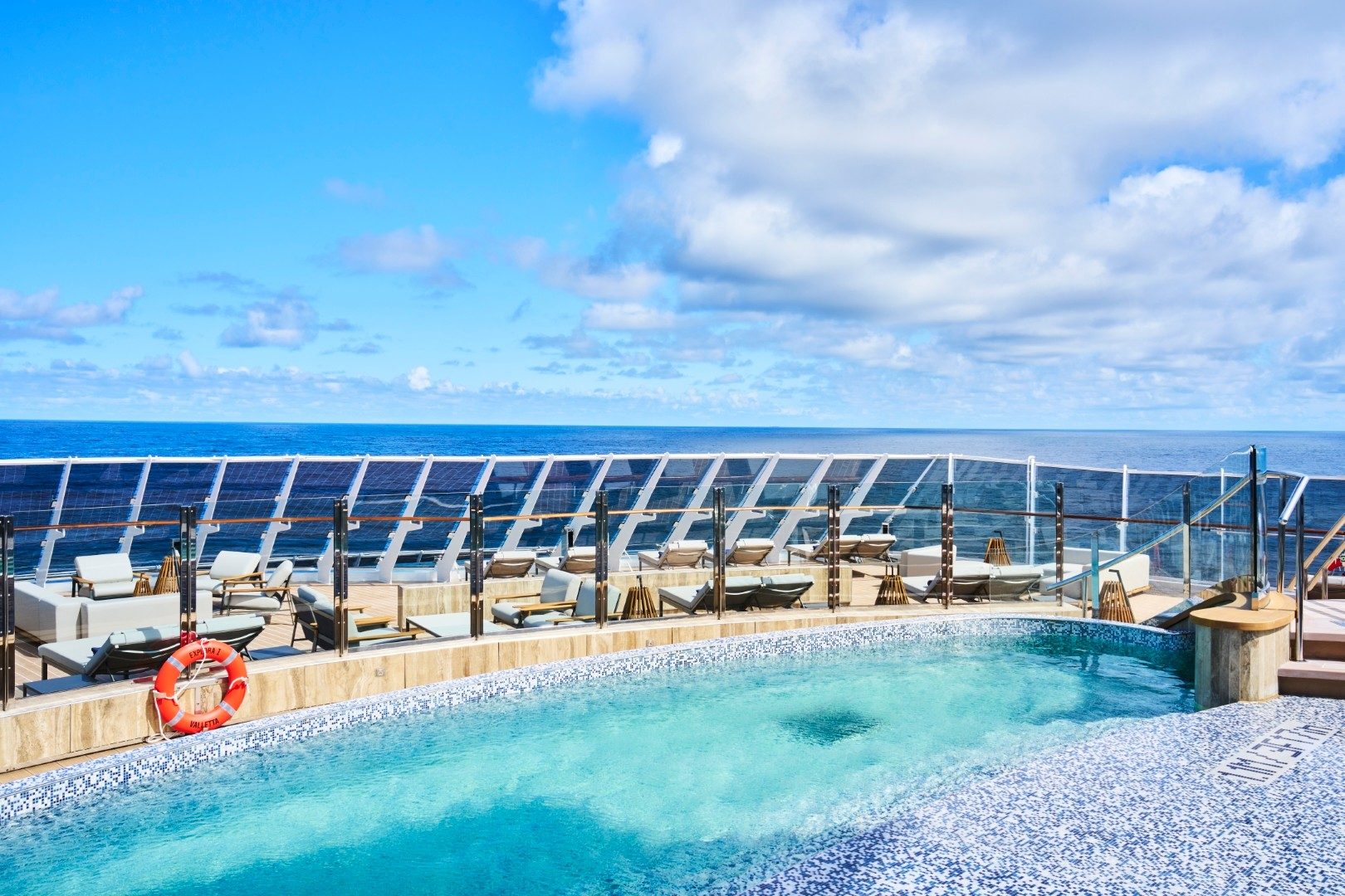 Bars & Lounges | Cruise Amenities