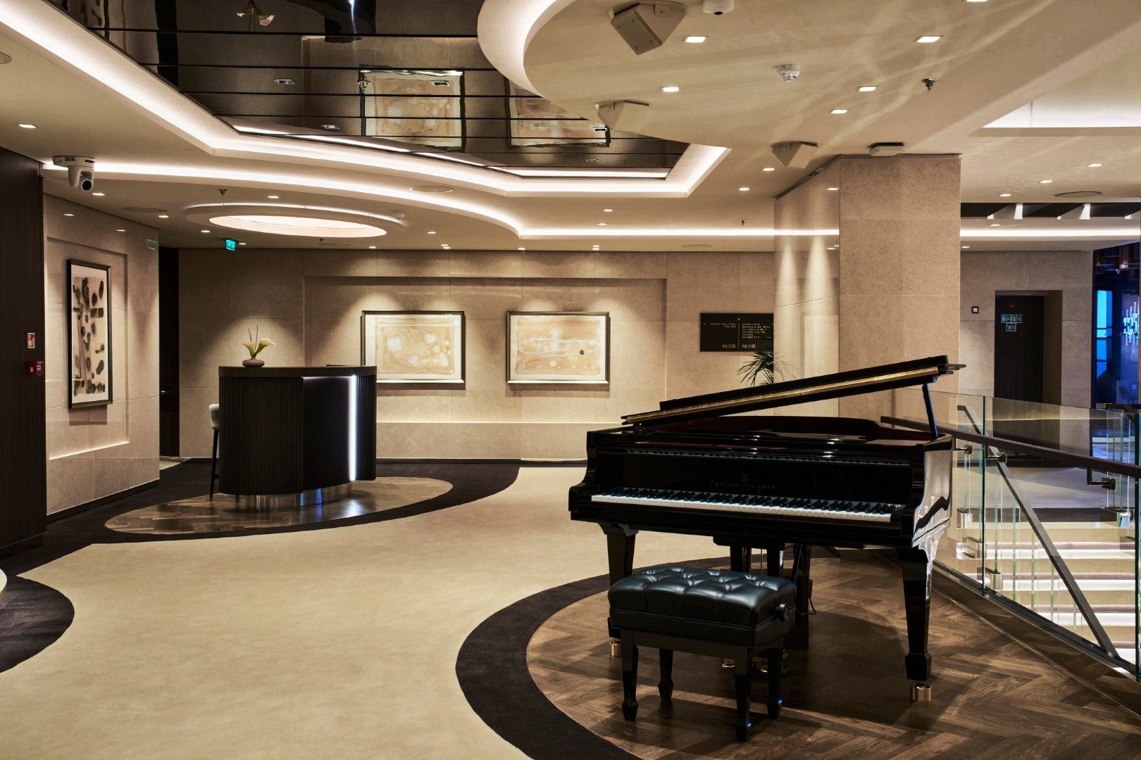 Bars & Lounges | Cruise Amenities