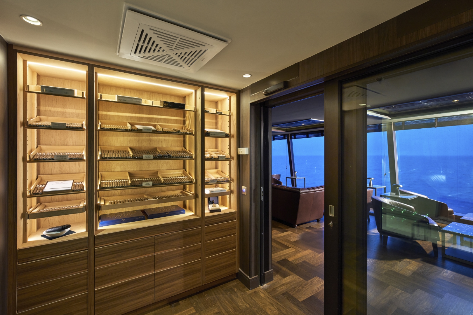 Bars & Lounges | Cruise Amenities