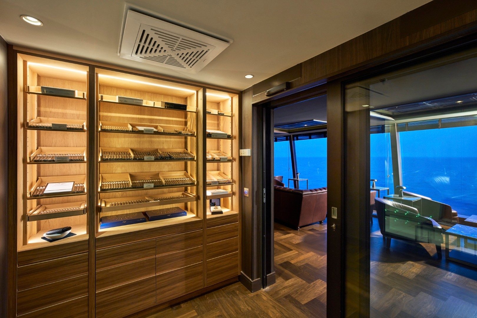 Bars & Lounges | Cruise Amenities