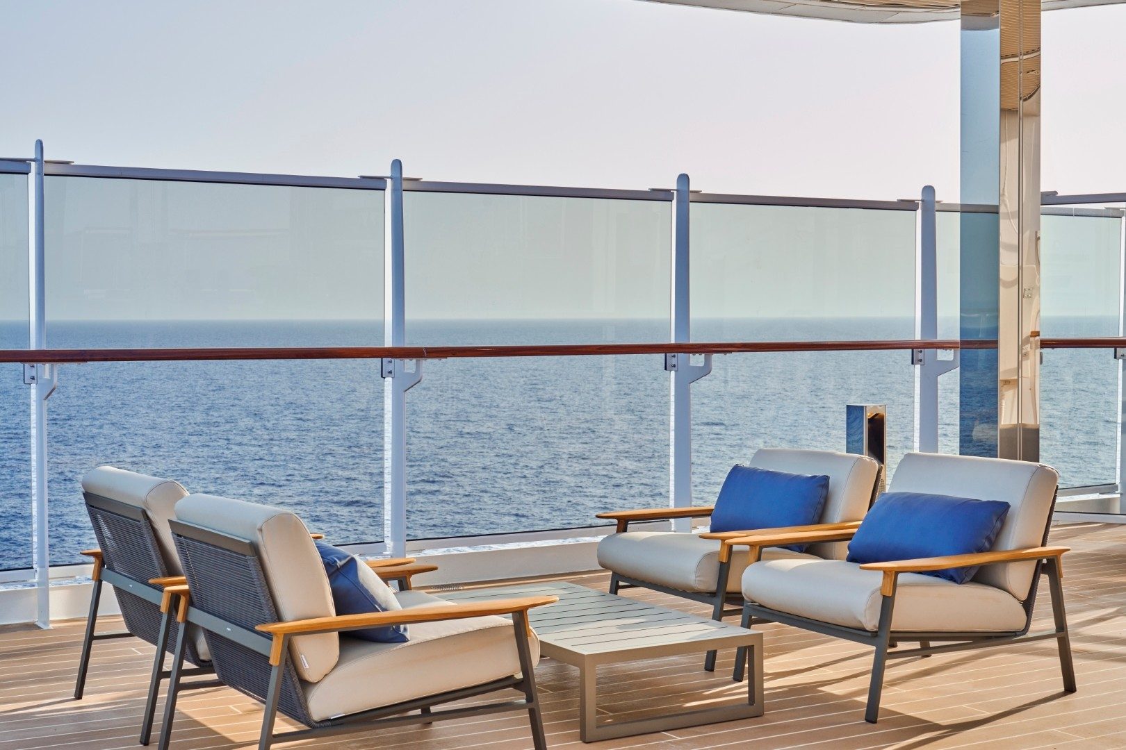 Bars & Lounges | Cruise Amenities