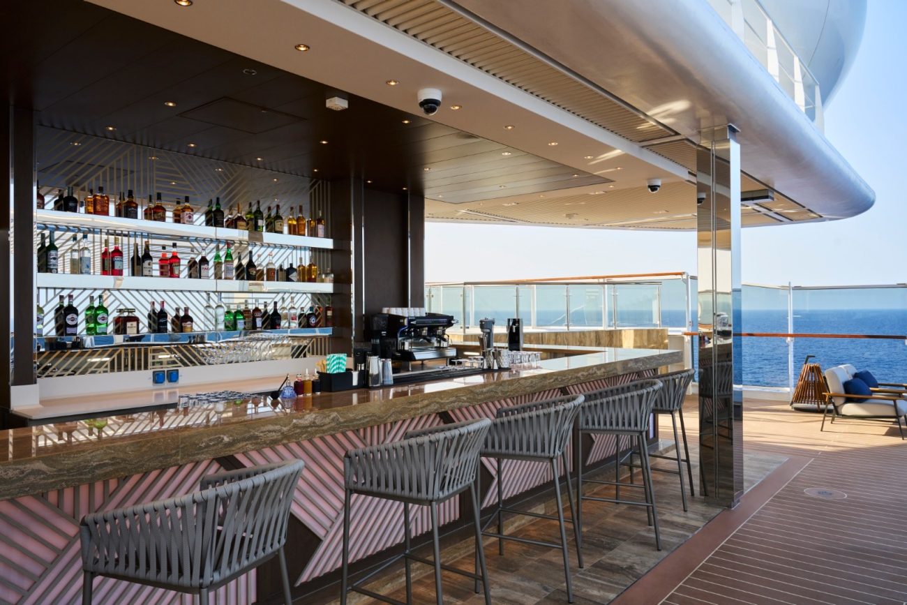 Bars & Lounges | Cruise Amenities