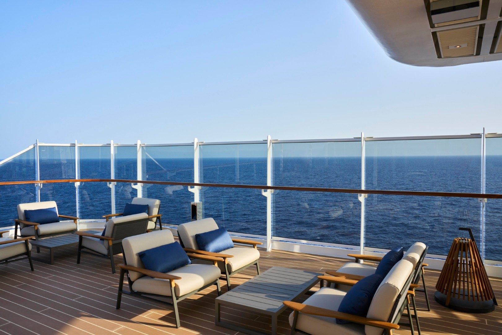 Bars & Lounges | Cruise Amenities