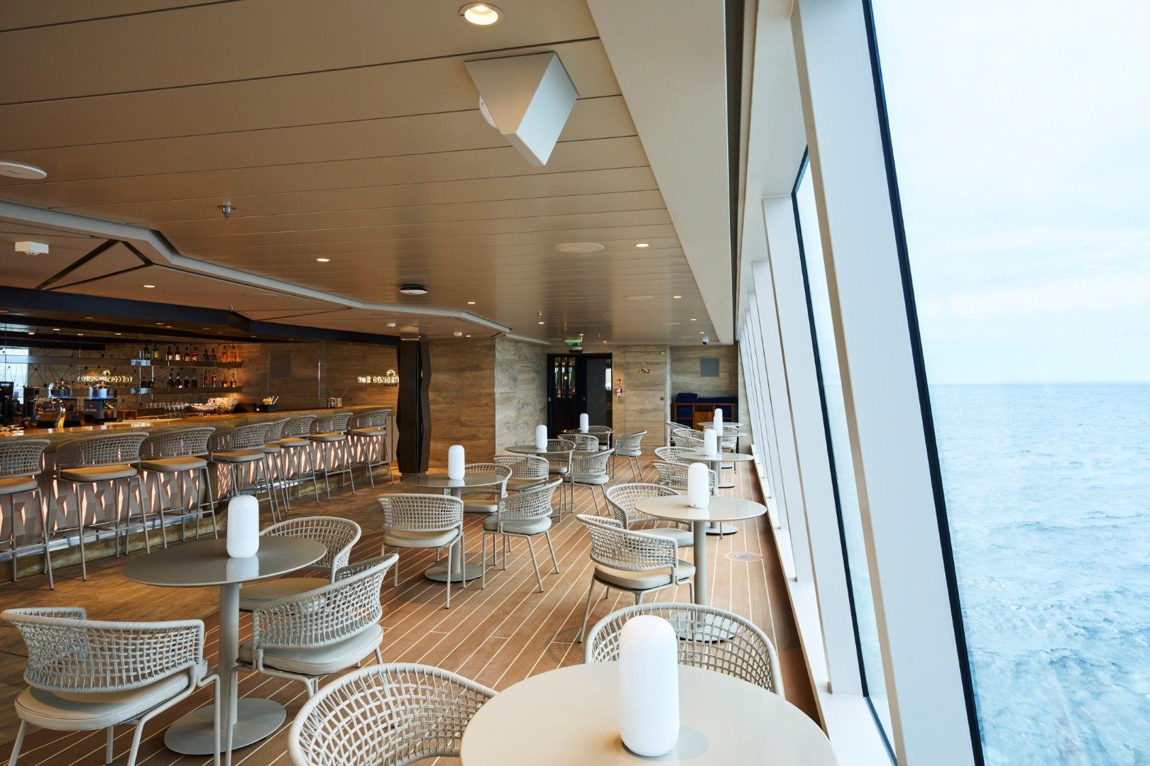 Bars & Lounges | Cruise Amenities
