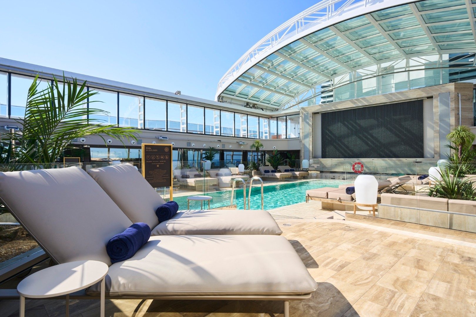 Bars & Lounges | Cruise Amenities