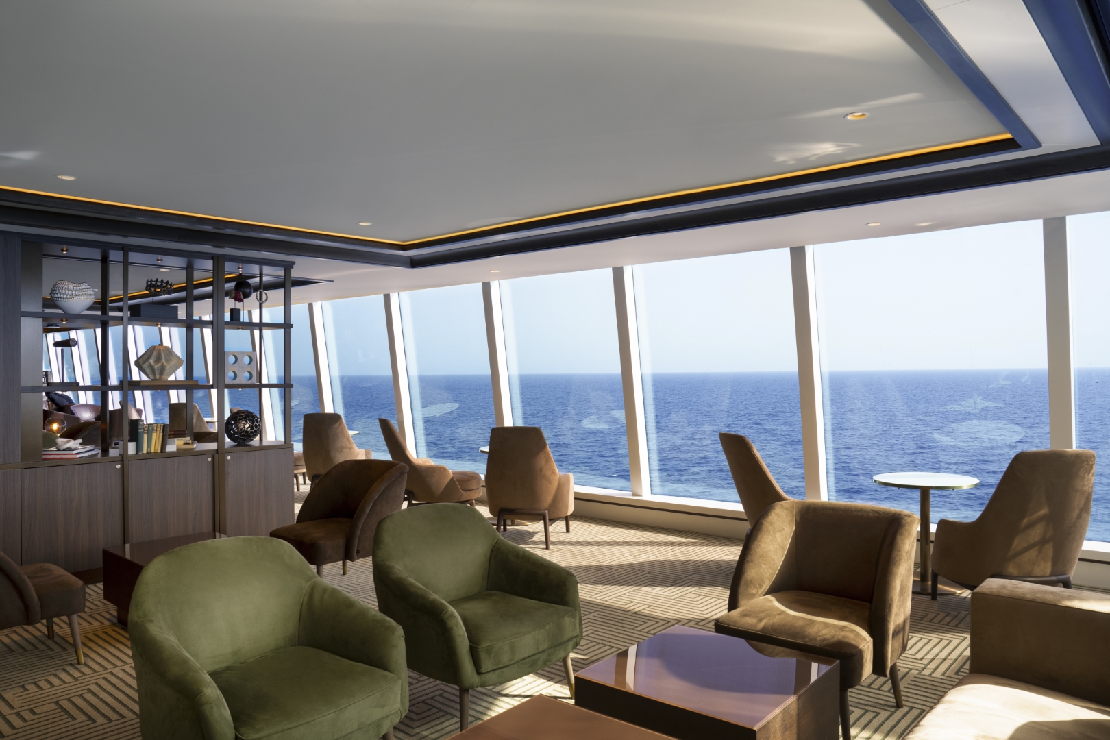Bars & Lounges | Cruise Amenities