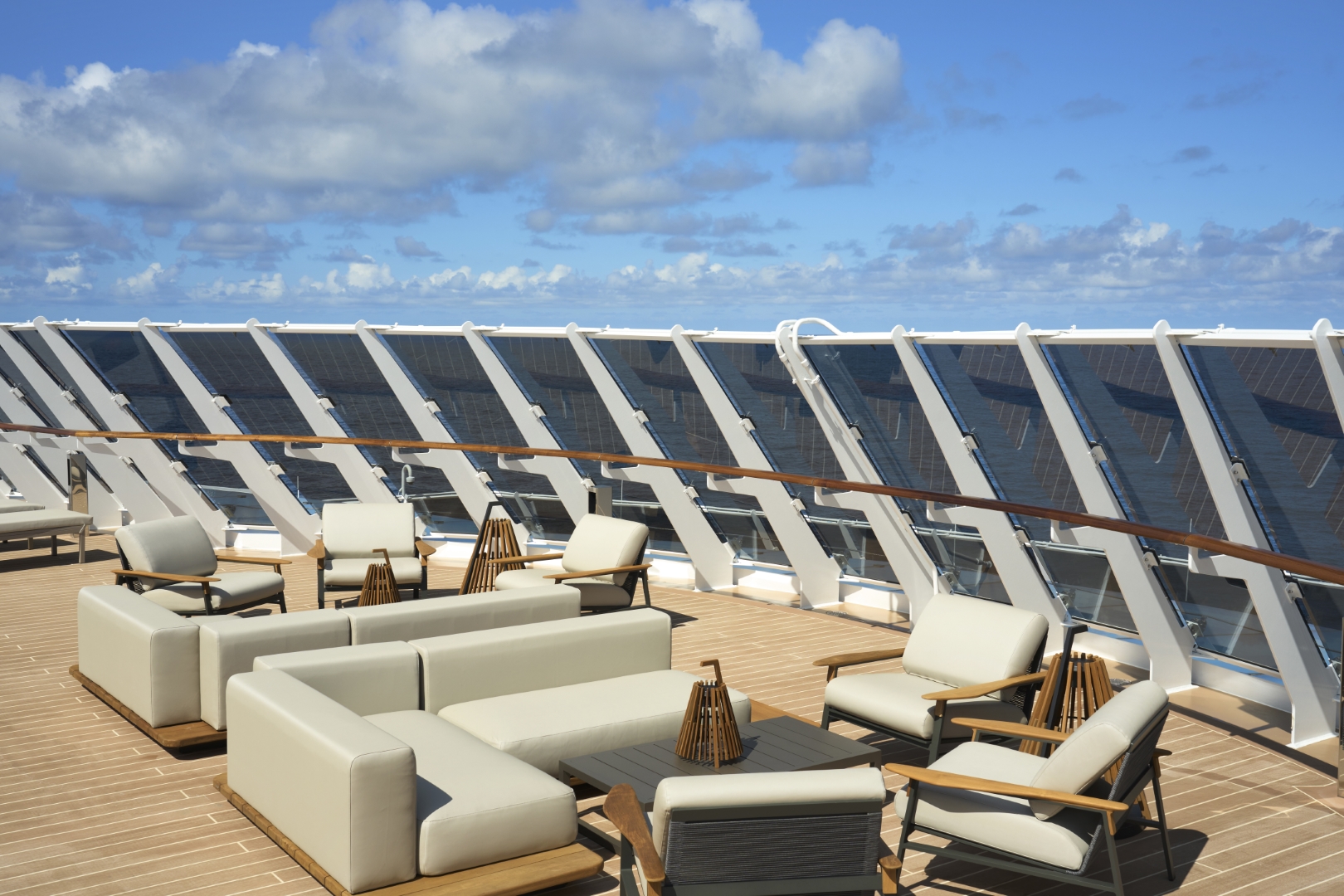 Bars & Lounges | Cruise Amenities