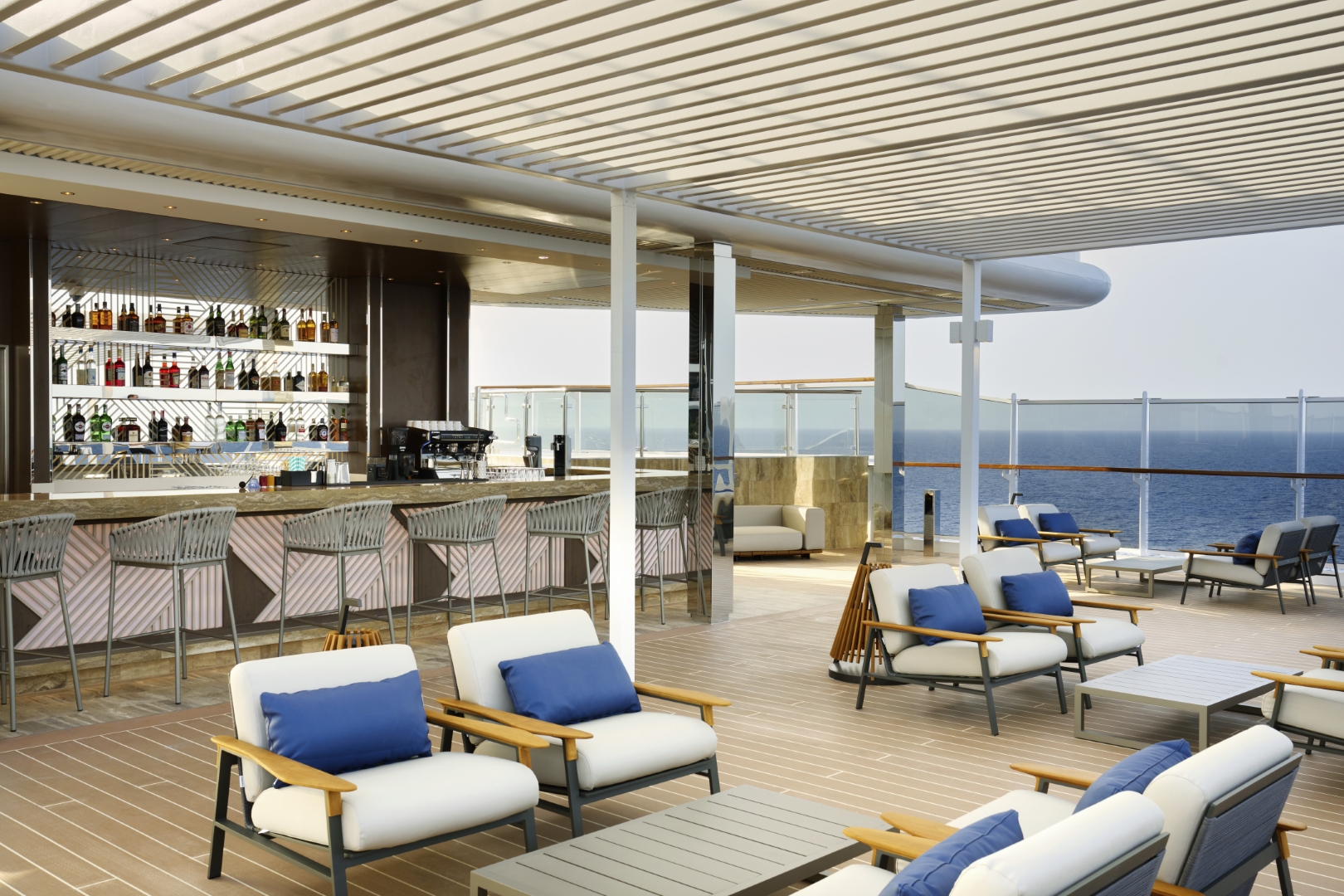 Bars & Lounges | Cruise Amenities