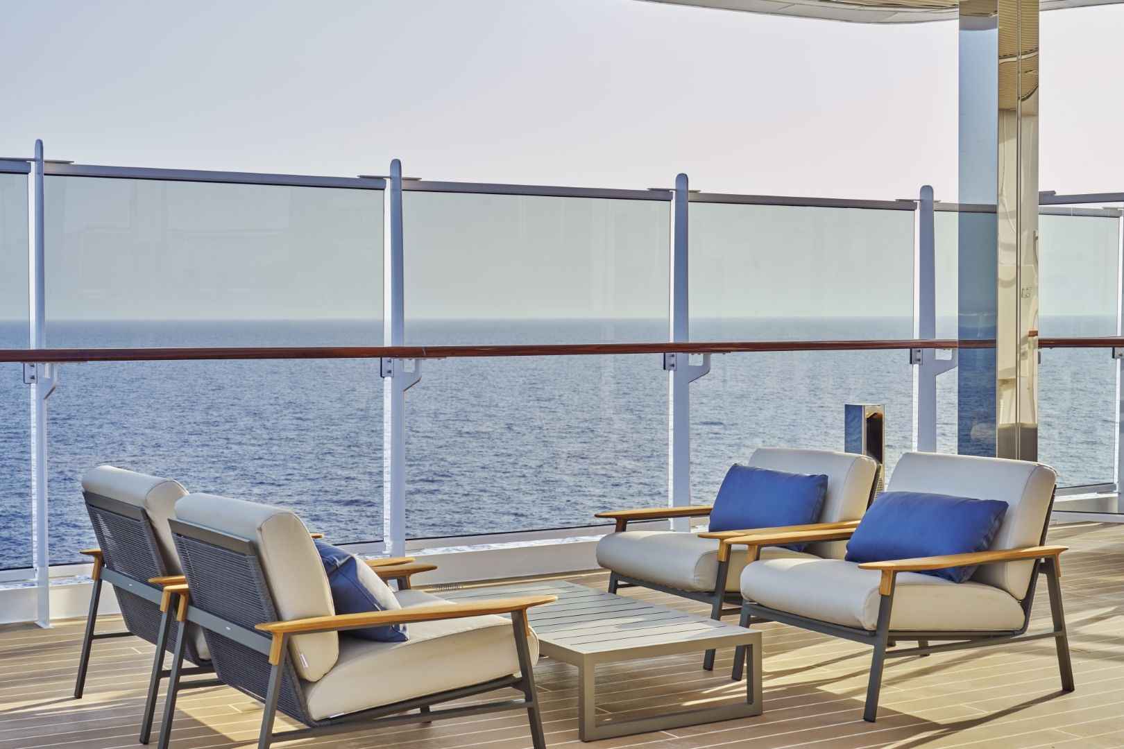 Bars & Lounges | Cruise Amenities